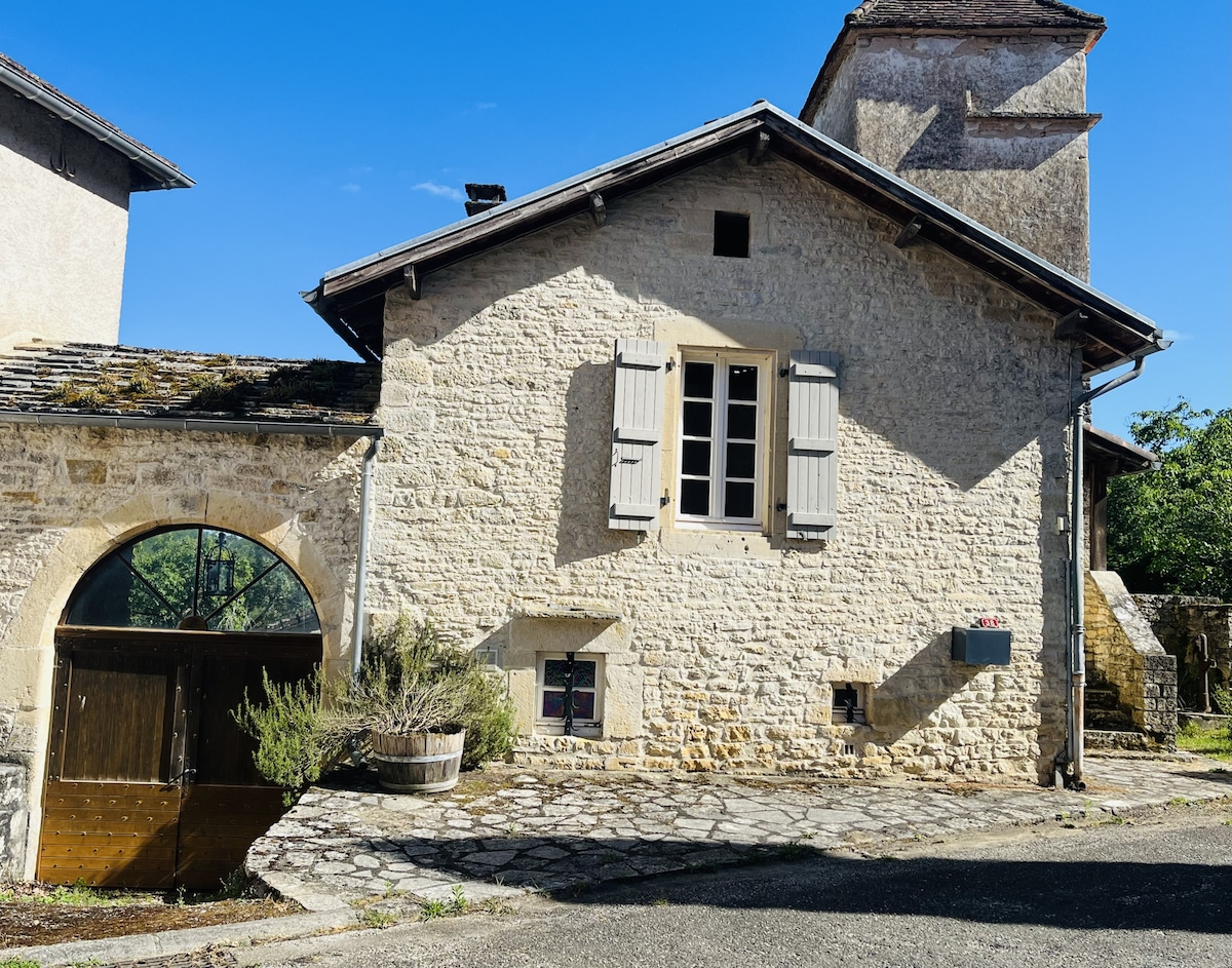 Villa du Clocher – Confort, alberca y encanto del - Casas en renta en ...