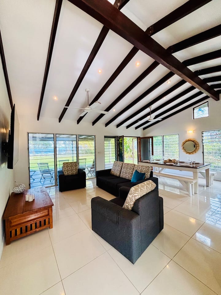 Birdies Beach House |Private Beach, Surf & Snorkel - Vanuatu