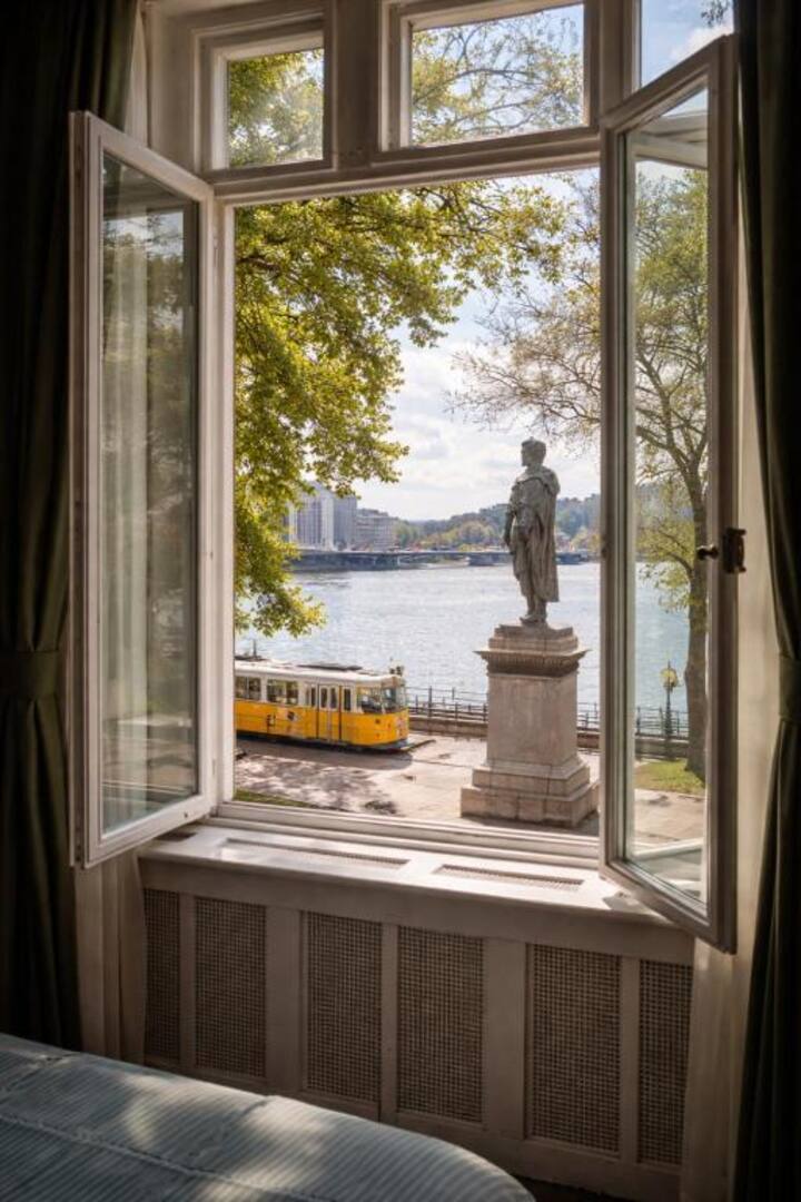 Budapest Riverfront Apartment - Blue - Budapest