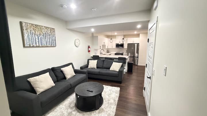 Cozy 2-bedroom Suite | Quiet Neighborhood. - Calgary