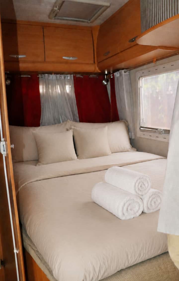 Camping-car Chaleureux, Proche Commerces Et Plage - Barfleur