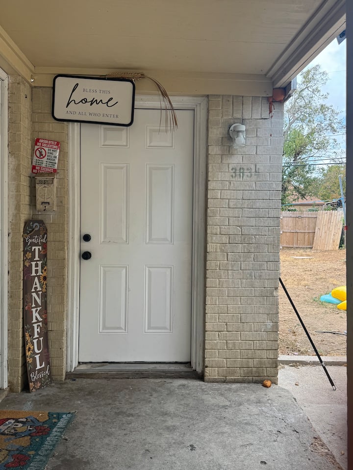 Duplex Home That Is Close To Downtown. - Dallas, TX