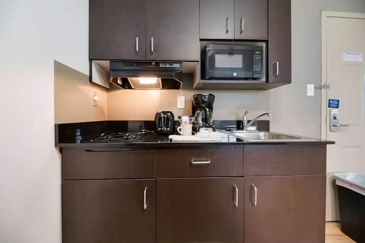 Queen Studio W/ Kitchen L Pool L 4.5 Mi To Bay - Corpus Christi, TX