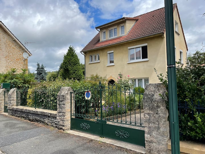 Belle Maison à Louer - Sarlat-la-Canéda