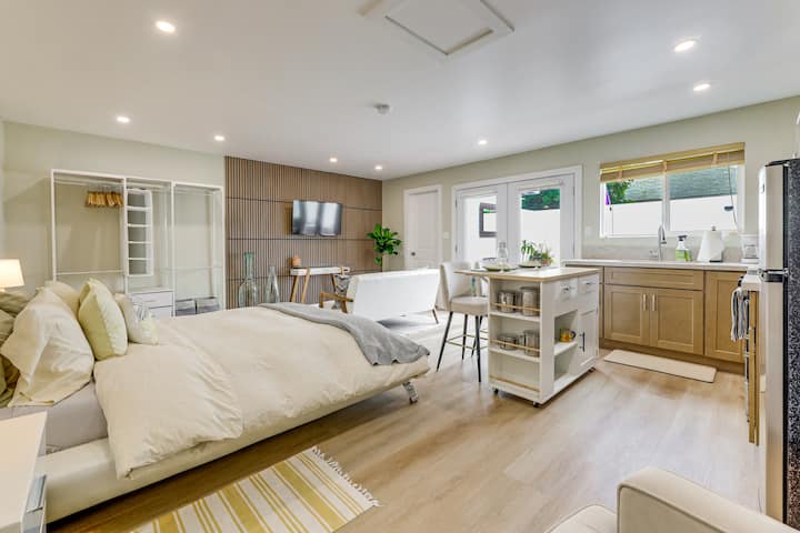 Modern Studio Near Sofi: Stadium 5 Minutes Away - Inglewood, CA