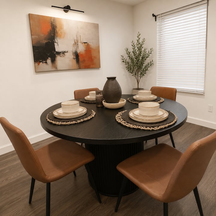 The Luxe House | Mini Gym + Movie Room - Columbus, OH
