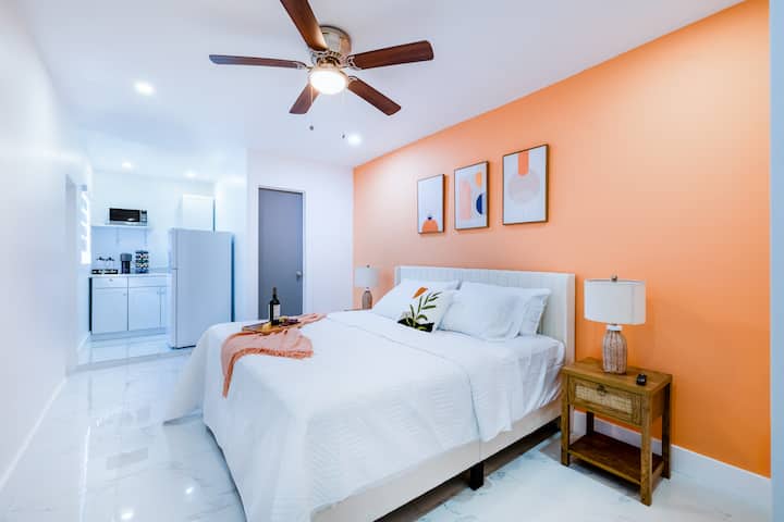 Luna Stays | Private Studio | Workspace | 2 Ppl | - Pembroke Pines, FL