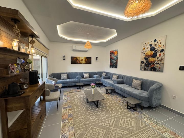 Villa With Private Garden & Stunning View - Saudi Arabia