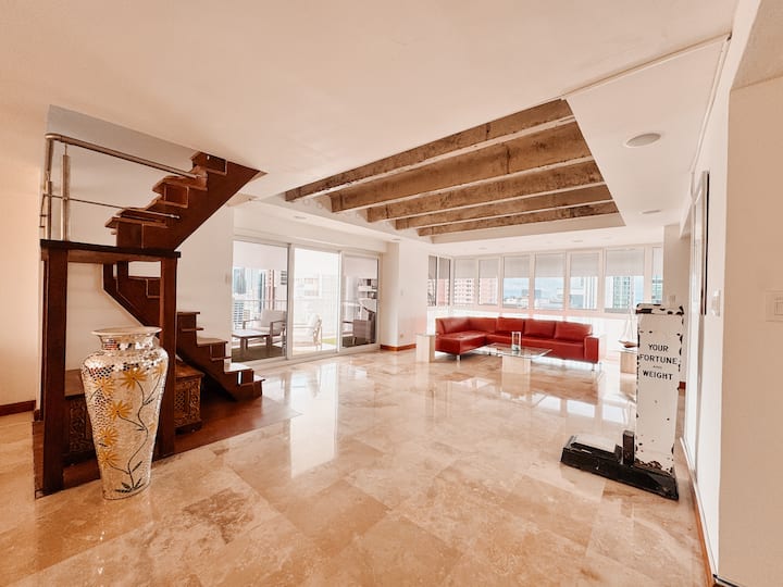 Classic Rooftop Penthouse With Ocean Views - 파나마
