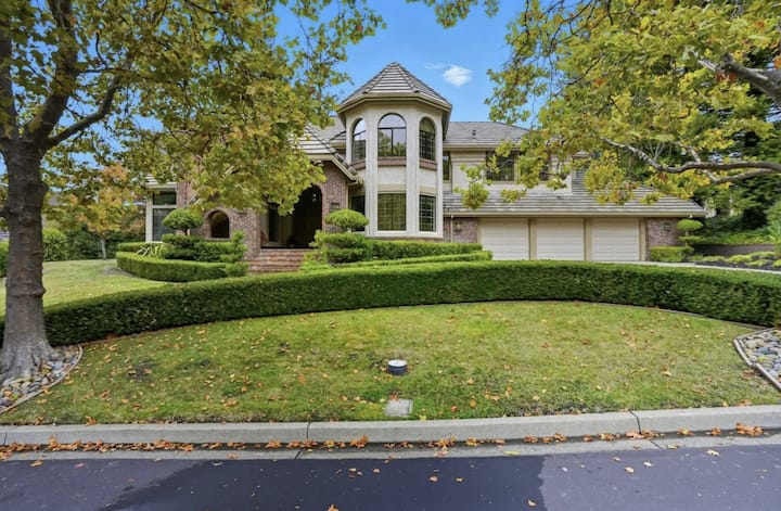Elegance, Comfort, And Resort-style Living. - Blackhawk, CA