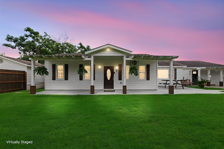 The Eastwing With Pool & Courtyard - Dove Creek – San Antonio