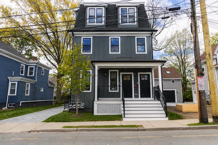 Entire Boston Home / New Build - Newton, MA
