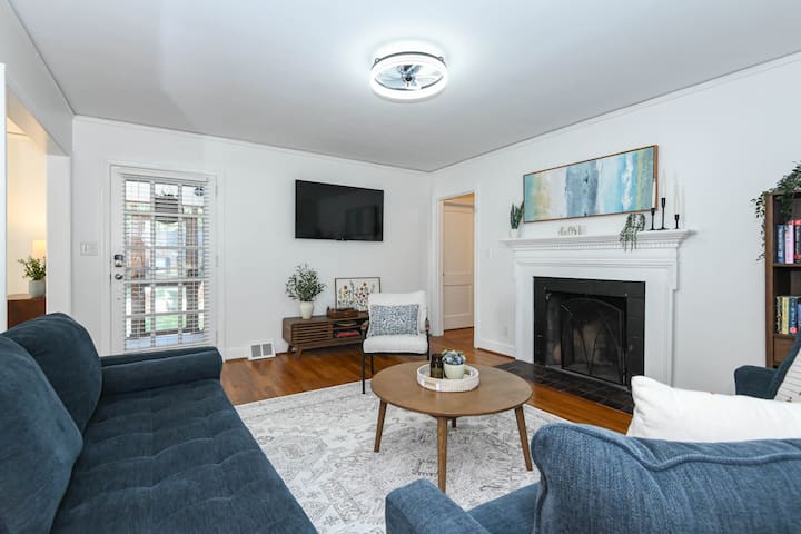 Prime Location~renovated~family-friendly~pet-free - Greensboro, NC