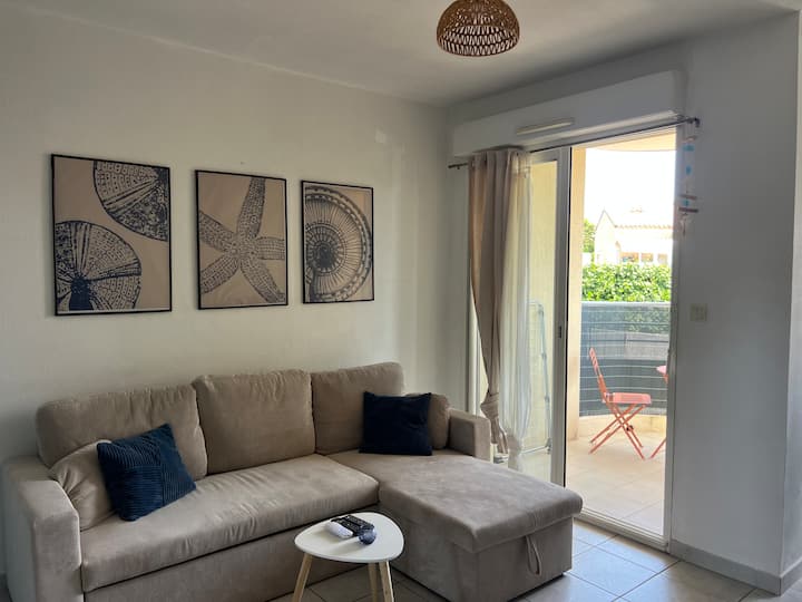 T2 Avec Terrasse Et Parking  Proche Plage - Sète