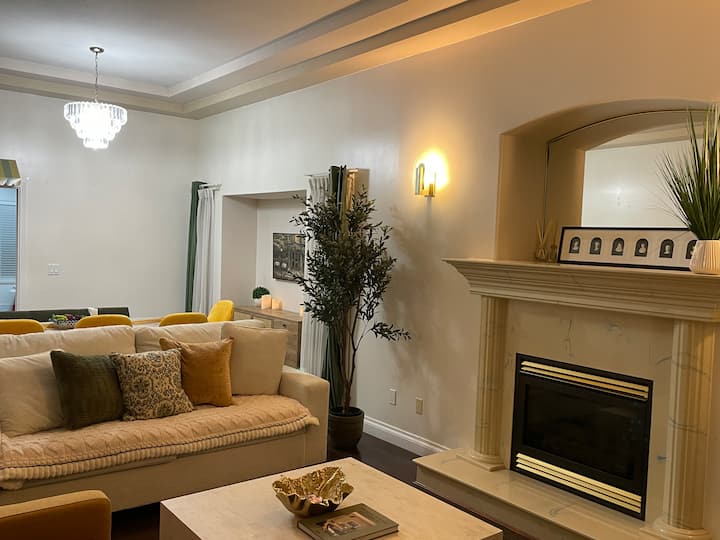 Surrey Luxury Home | 4br | Slps 8 3 Kings 1 Queen - Langley