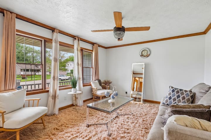 Spacious 5br Family Retreat | Niles, Oh - Warren, OH