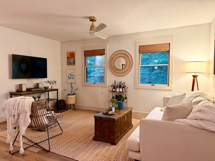 Boho Bungalow Near Downtown & Boardman - Michigan