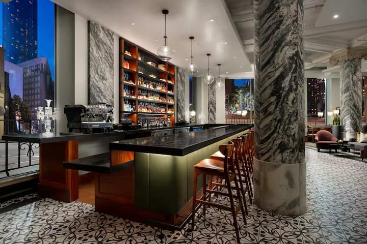 Steps To State Farm Arena + On-site Dining & Gym - Atlanta, GA