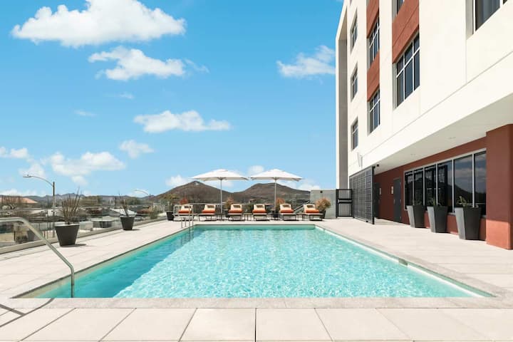 *Downtown Tucson Stay + On-site Dining, Pool & Gym - Tucson, AZ