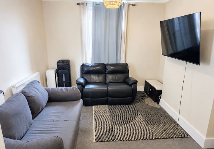 Spacious Home With Large Garden - Gloucester