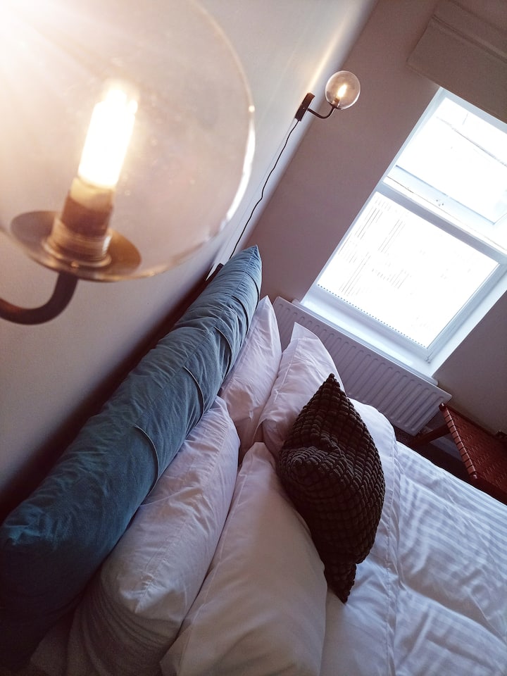 Top-floor Seaside One-bed Flat - Eastbourne