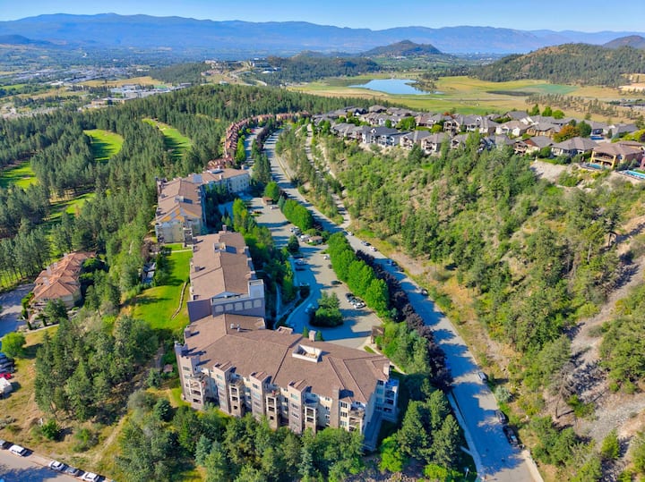 Mountain View Condo | Pool, Hot Tub & Golf 2213 - Kelowna