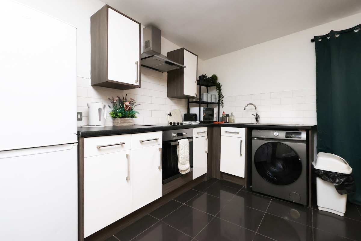 Walk to Stadium & City Center - Apartments for Rent in Cardiff, Wales ...