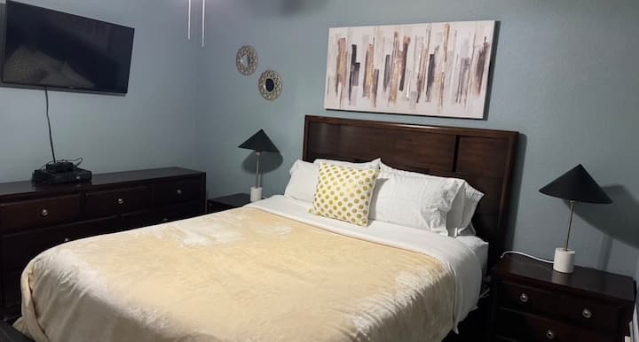 Recámara Queen Size Con Baño En El Pasillo - Dallas, TX