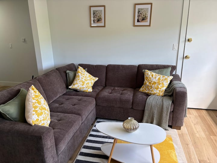 Warm & Inviting Duplex | Your Home Away From Home - Vancouver