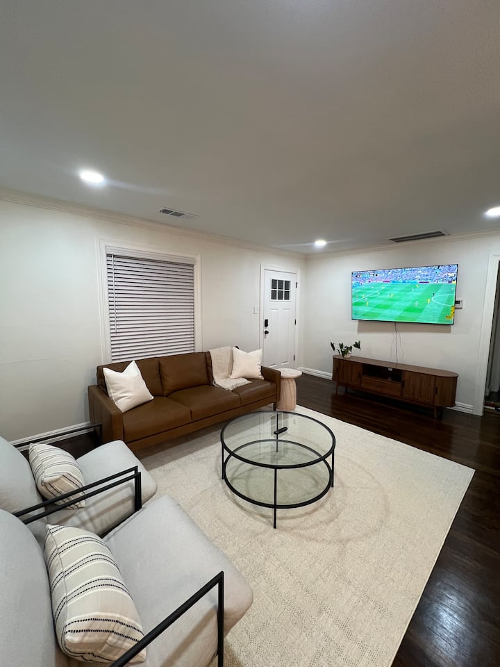 Modern Comfort Retreat |Renovated 2br In Irving - Irving, TX