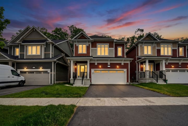 Modern Forest Escape With Stunning Deck - Bracebridge