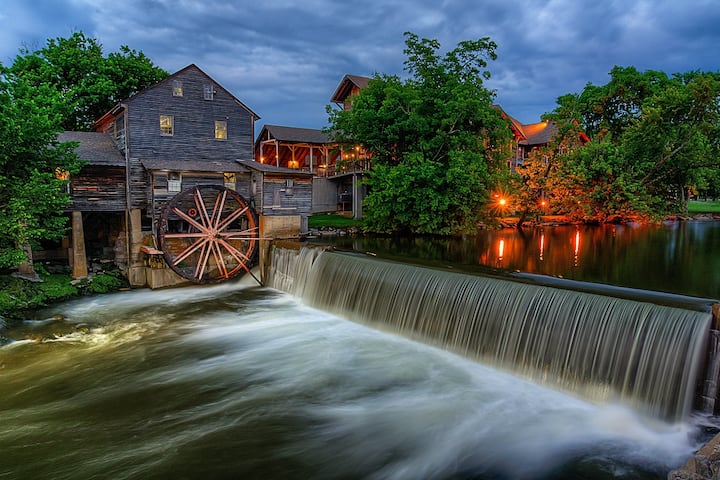 4br W/pool*sauna*cold Plunge*views*games*fireplace - Pigeon Forge, TN
