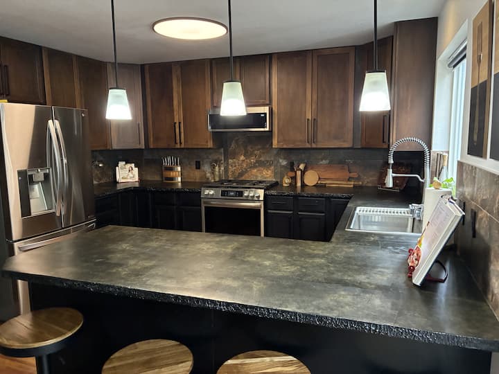 Adults Only Large Home-3 Living Areas Sauna/hottub - Coeur d'Alene, ID