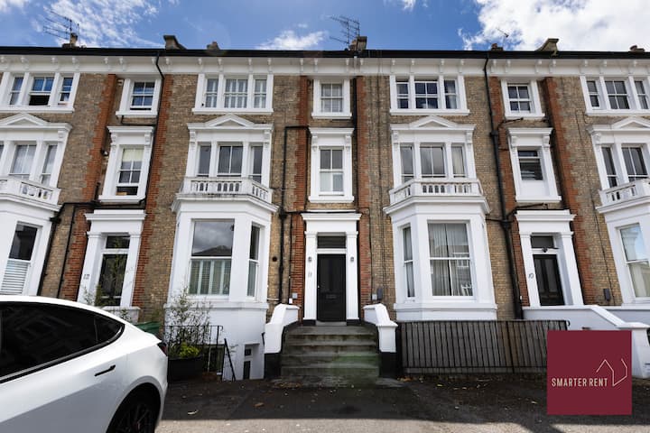 Twickenham, 2 Bed Flat, Parking - Twickenham