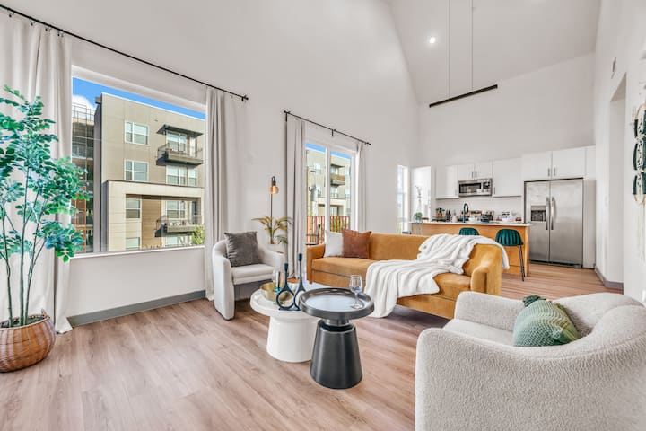 City Retreat - Prime Location - Balcony - Modern - Devonshire Drive – Dallas