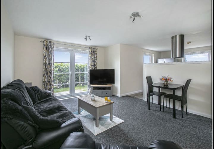 Modern 2-bed Apartment Near Rosyth Dockyard - South Queensferry