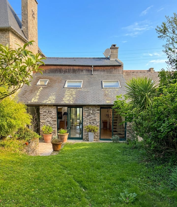 Maison Darchitecte Avec Jardin Clos à Cancale - Cancale