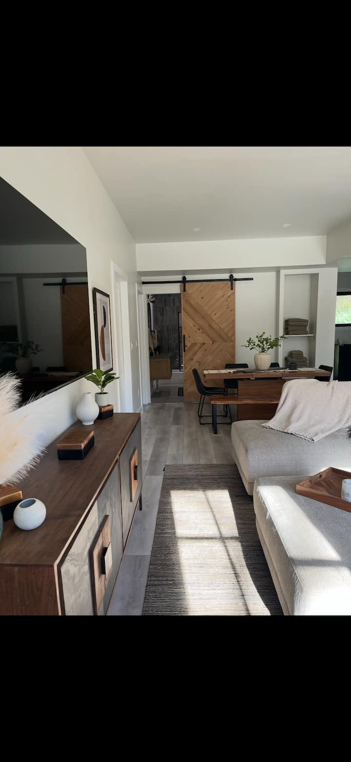 Modern Designer Retreat W/ Free Parking - Mount Laurel, NJ