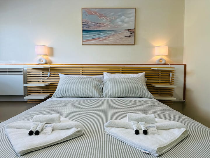 Stonez Boutique Accommodation | Queen Room - Talbot