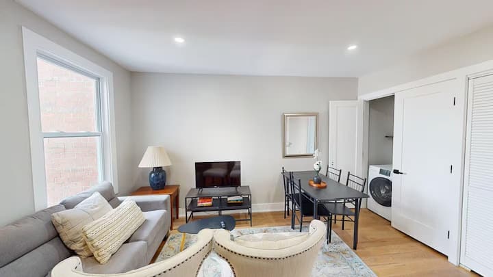 2br Apt With Free St Parking & Easy Metro Access - Washington, D.C.