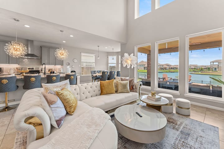 Starlight Luxe | Katy Mansion 3.5ba Lake View - Katy, TX
