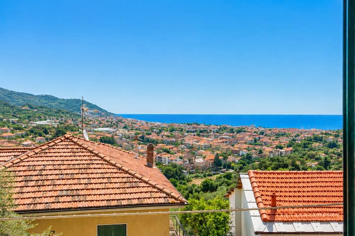 Panoramic Sea Views · Historic 3br Hilltop Home - San Bartolomeo al Mare