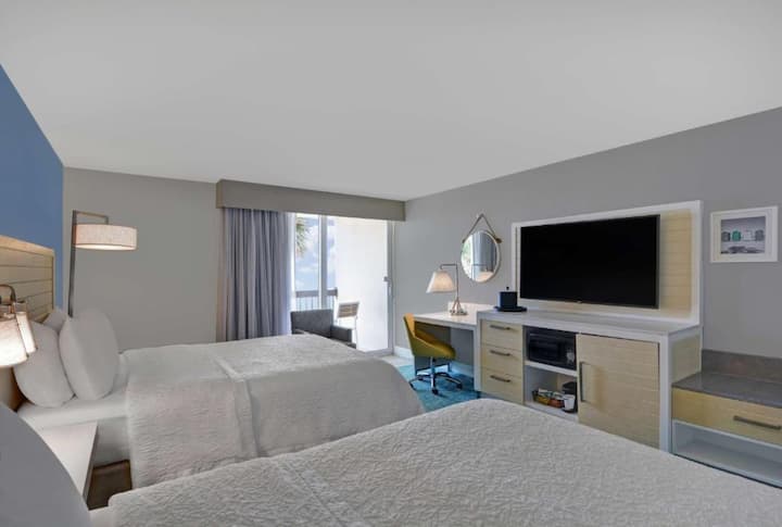 *Beach Access | Waterfall Pool + Free Breakfast - Jacksonville Beach, FL