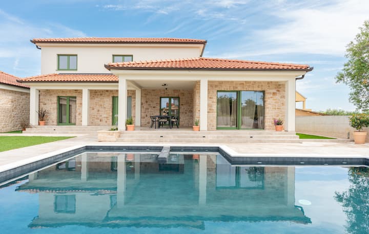 Beautiful Villa Lorna With Pool - Biograd na Moru