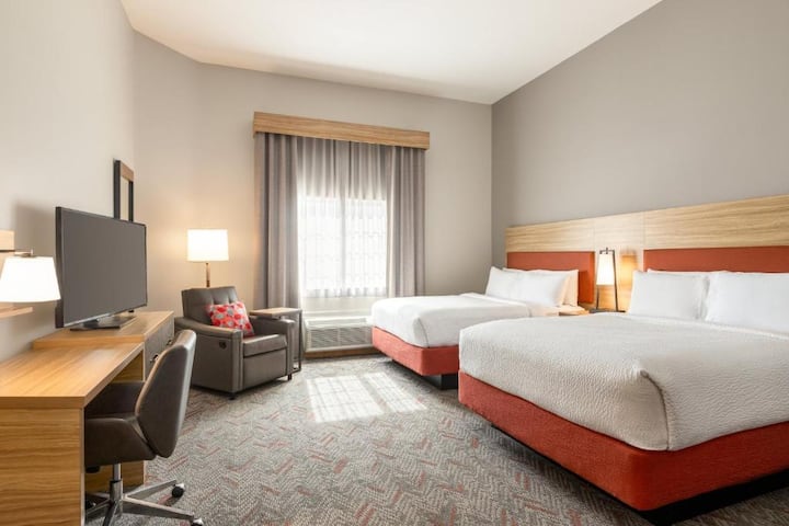 2 Modern Studio Suites For Group & Family Stays - San Antonio, TX
