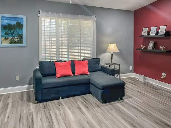 Sweet Spot - Bedroom 2 With Shared Bathroom - Stone Mountain, GA