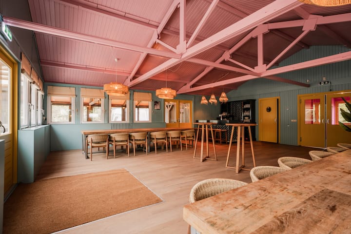 Groepsruimte Het Strandhuis + 6 Vierpersoons Comfo - Urk