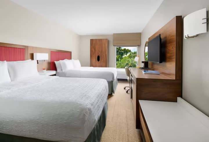 *Coastal Access + Pool, Gym & Free Breakfast - Fort Lauderdale, FL