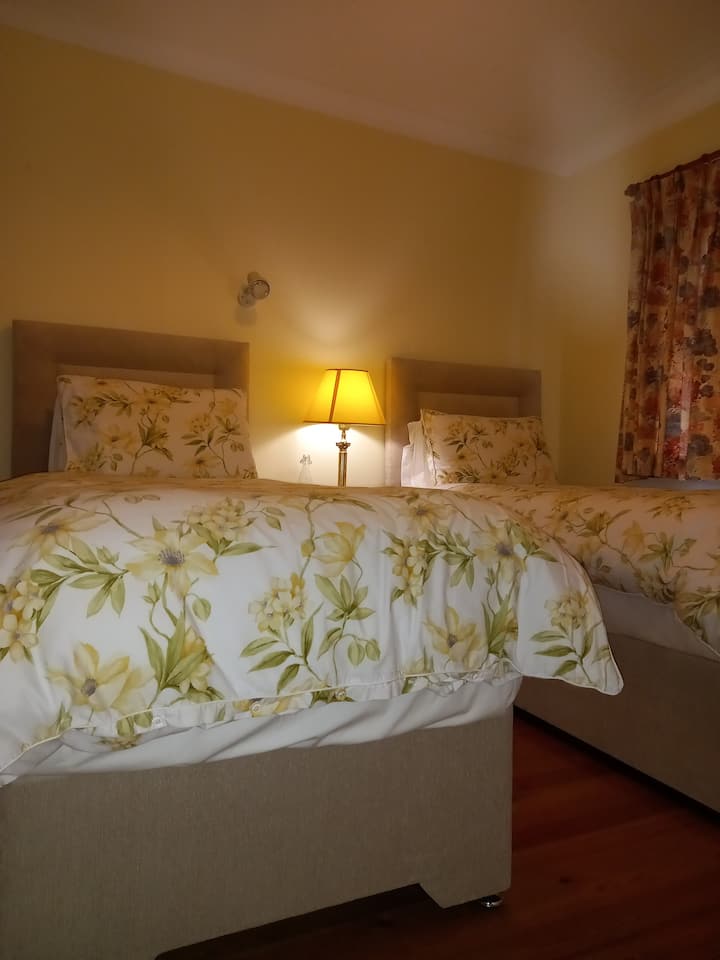 Corrib View Villa.
Luxury 3 Bed Apt ,Sleeps 5 - Galway