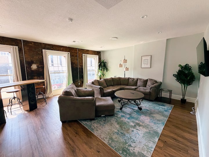Brady Station - Unit 8 Executive Quarters (3br) - Buffalo Beach